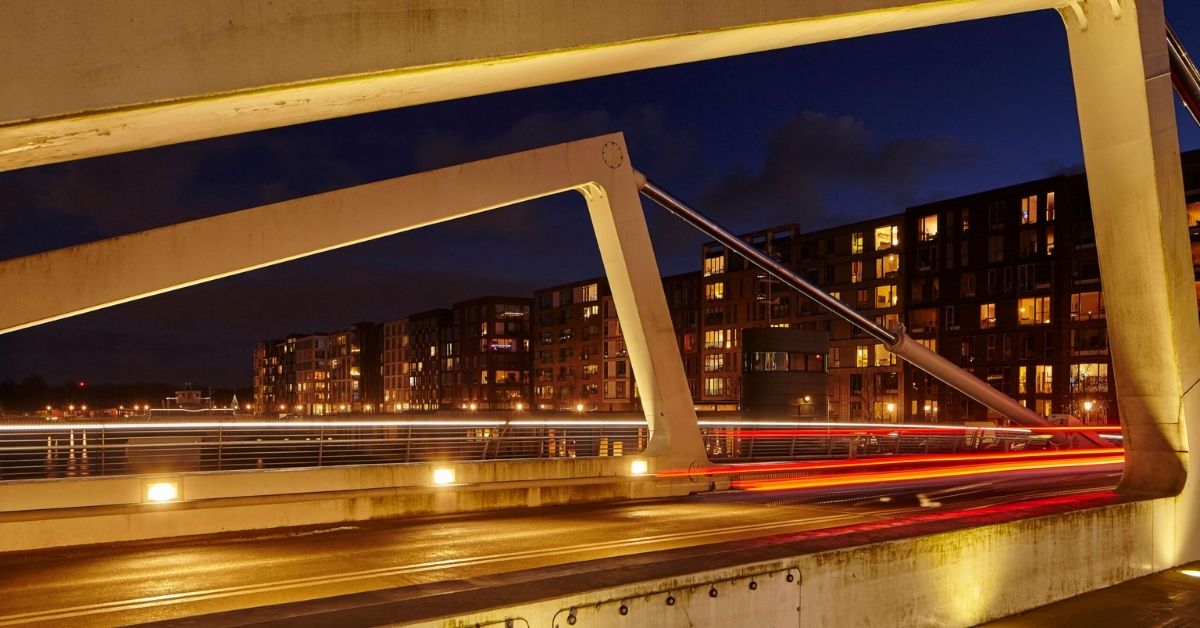 Custom-made lighting at Teglvaerks Bridge - LED iBond